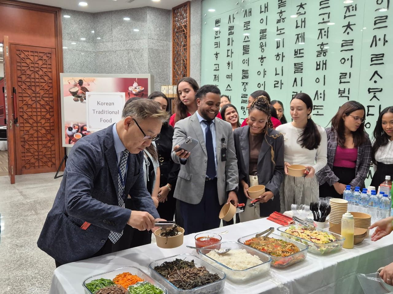 La Embajada de Corea realiza la ceremonia de clausura y clase final del ...