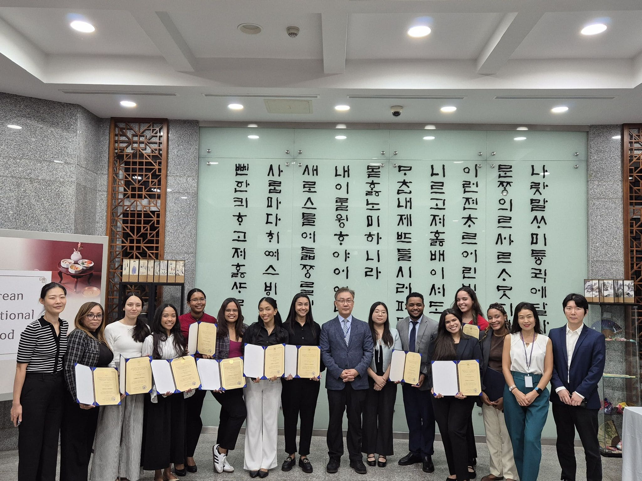 La Embajada de Corea realiza la ceremonia de clausura y clase final del ...